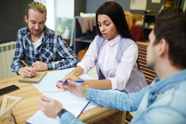 【英語解説】 carry outの意味・例文・類語を分かりやすく徹底解説します！ | ステューディアス英語学院